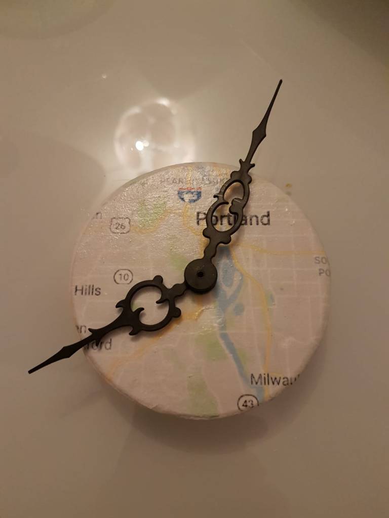 Wie du eine coole Uhr aus Holz selber bauen kannst – DIY Upcycling ...